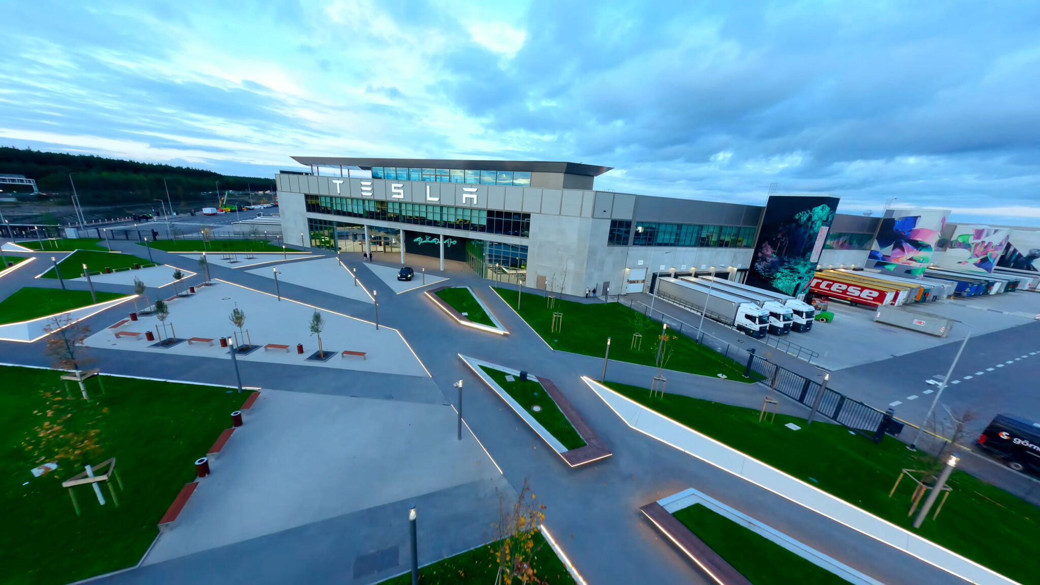 FPV Drohnen Pilot von TESLA 2.0 Fly through Giga Factory